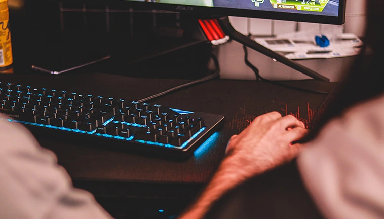 『Apex Legends』はなぜ日本で人気ゲームになった？CS版・PC版それぞれのメリットは？│CLIP